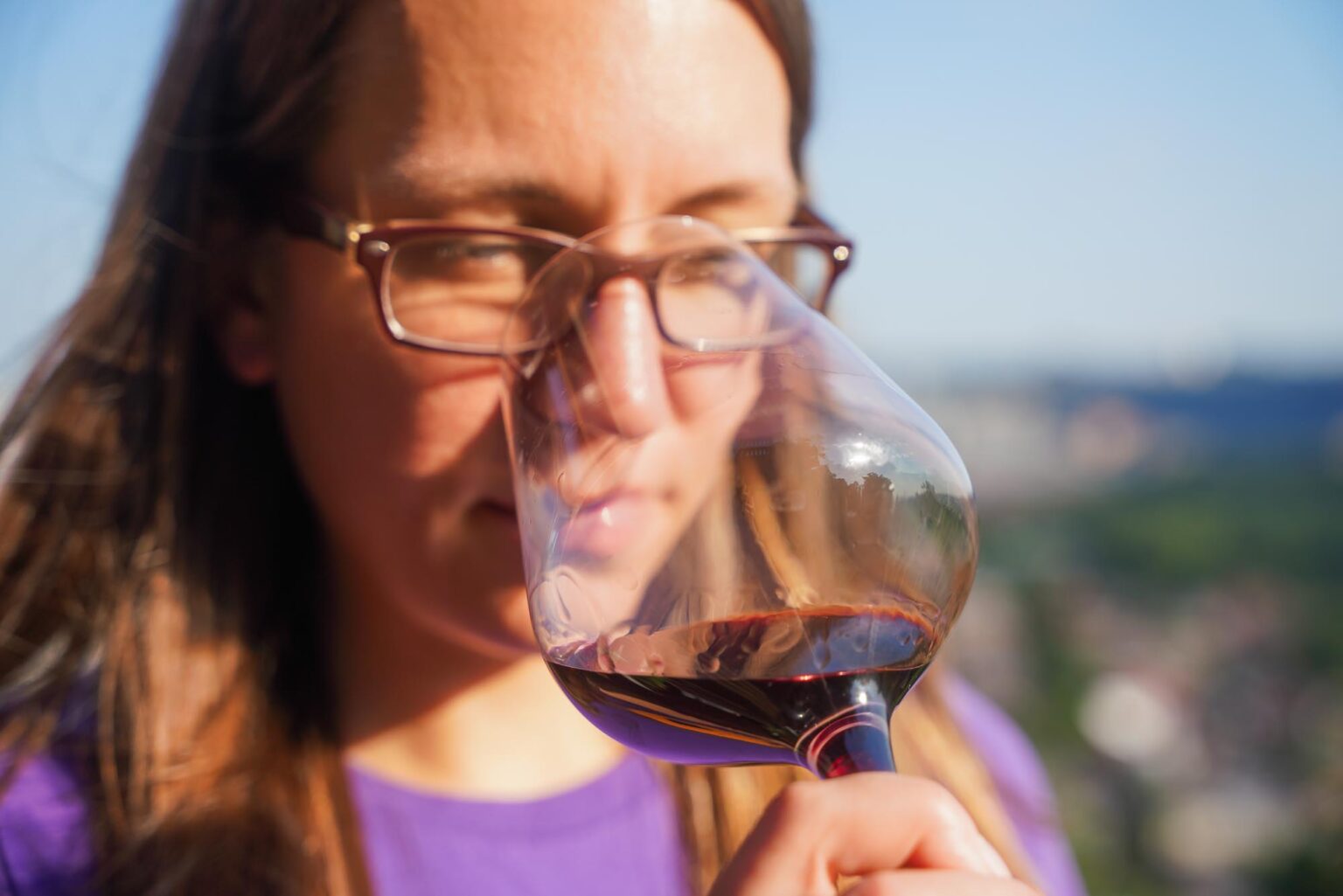 How to Taste Wine in 5 Simple Steps - The 5 S's of Tasting